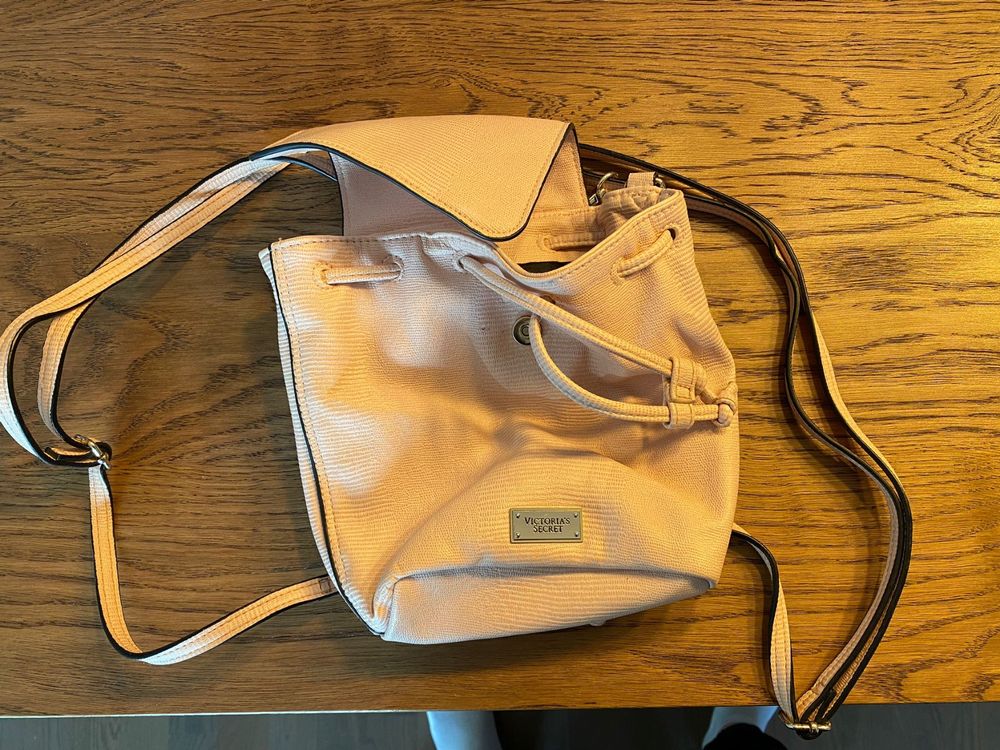 Kleiner Rucksack Victorias Secret (Gebraucht) in Lyss für CHF 3.5 – mit ...