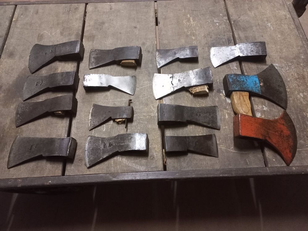 15 alte Axt + Beil Köpfe (Gebraucht) in für CHF 91 – nur Abholung auf ...