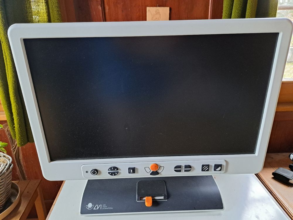 Sehhilfe/ Lesegerät /Lesesystem (Gebraucht) in Sternenberg für CHF 900 – nur Abholung auf ...