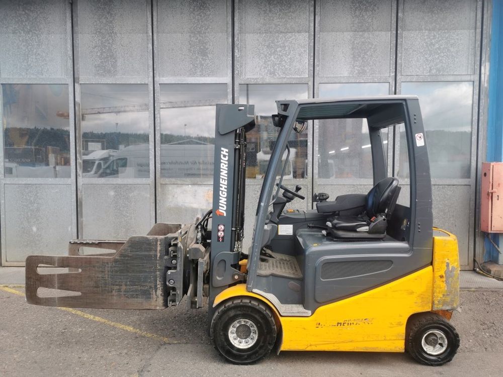 Jungheinrich EFG425K Elektro 4 Rad-Stapler mit Ballenklammer | Kaufen ...