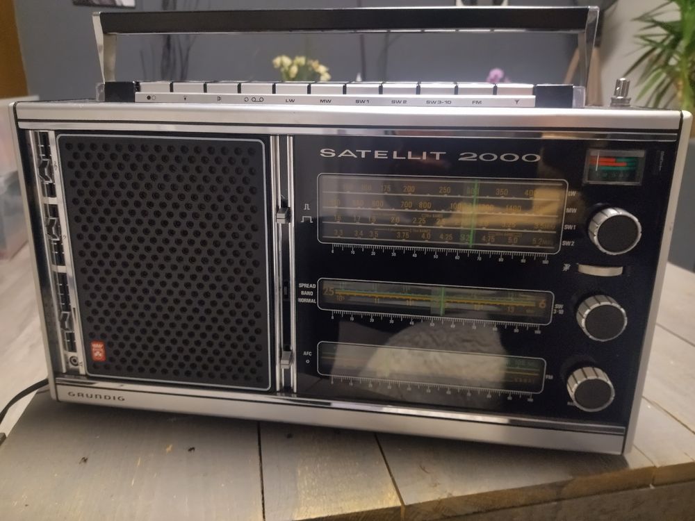 antikes Radio Grundig Satellit 2000, funktioniert | Kaufen auf Ricardo