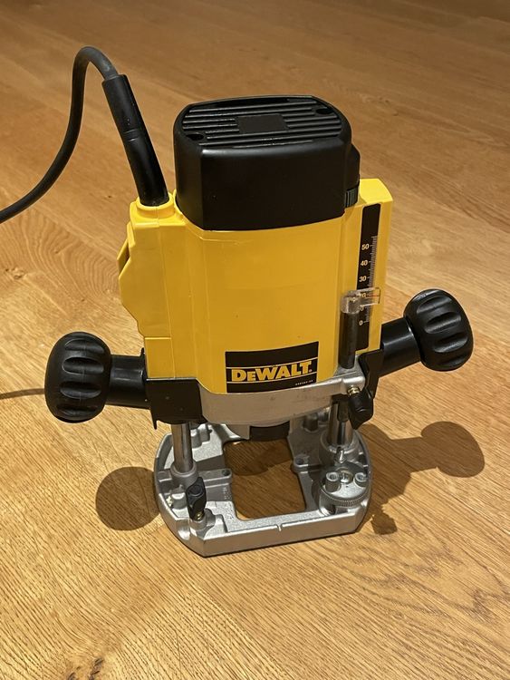 Dewalt Oberfräse DW615 mit 1000W Motor+10X NEUEN Fräser dazu (Gebraucht ...