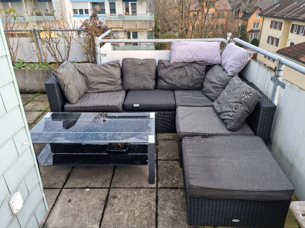 Rattanlounge mit Tisch und Polster (Gebraucht) in Altnau für CHF 1 – nur Abholung auf Ricardo kaufen