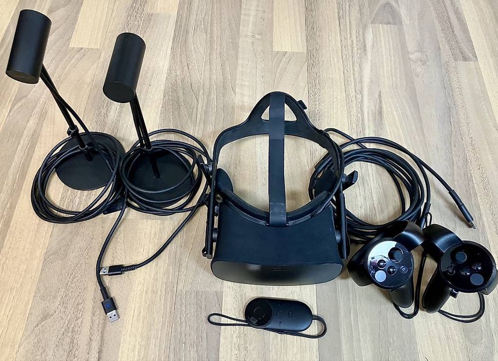 Verkaufe VR Brille Oculus Quest Rift (Meta Quest) (Gebraucht) in Courgevaux für CHF 59 – mit ...