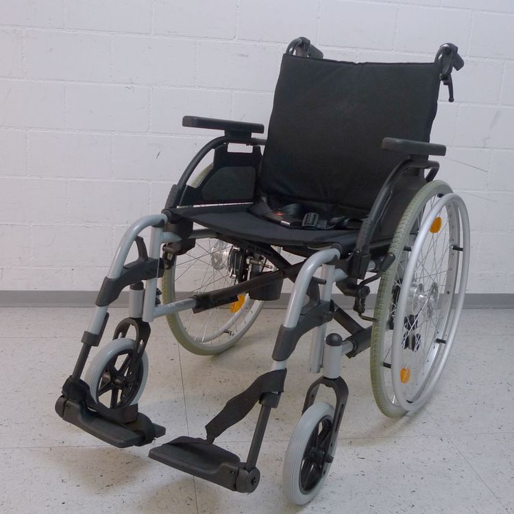 Rollstuhl Breezy, SB 46 cm, nur CHF 239 (Gebraucht) in Lengnau für CHF 239 – mit Lieferung auf ...