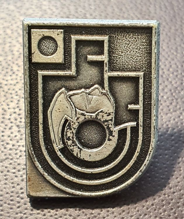 A604 - Pin Schützen Silber Abzeichen (Gebraucht) in Reinach BL für CHF 1.5 – mit Lieferung auf ...