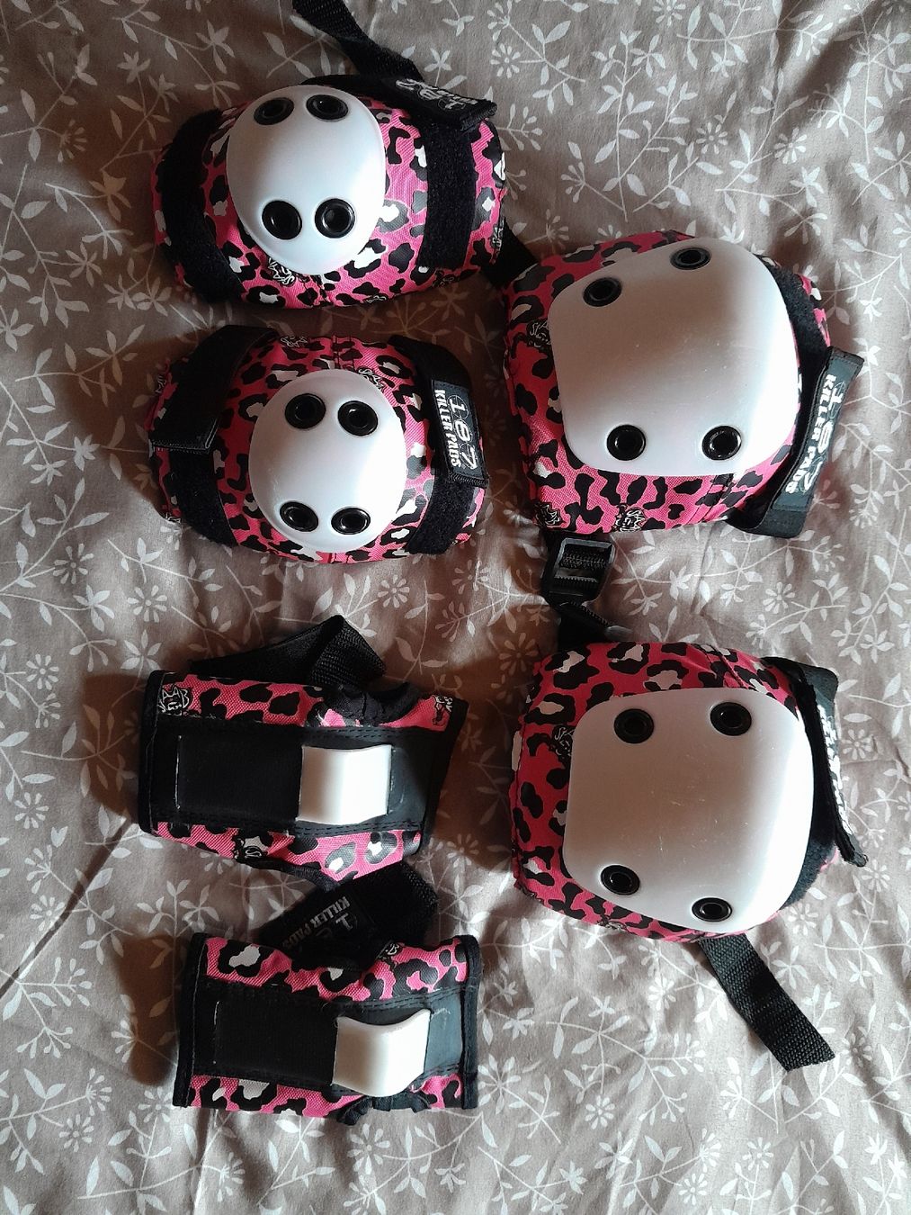 360° Killer Pads Junior Schoner Set, Pink Leopard! (Gebraucht) in ...