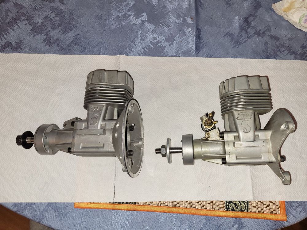 2x grosse Supertigre Motoren 2000/3000, 25+30 ccm. 2-Takt (Defekt) in ...
