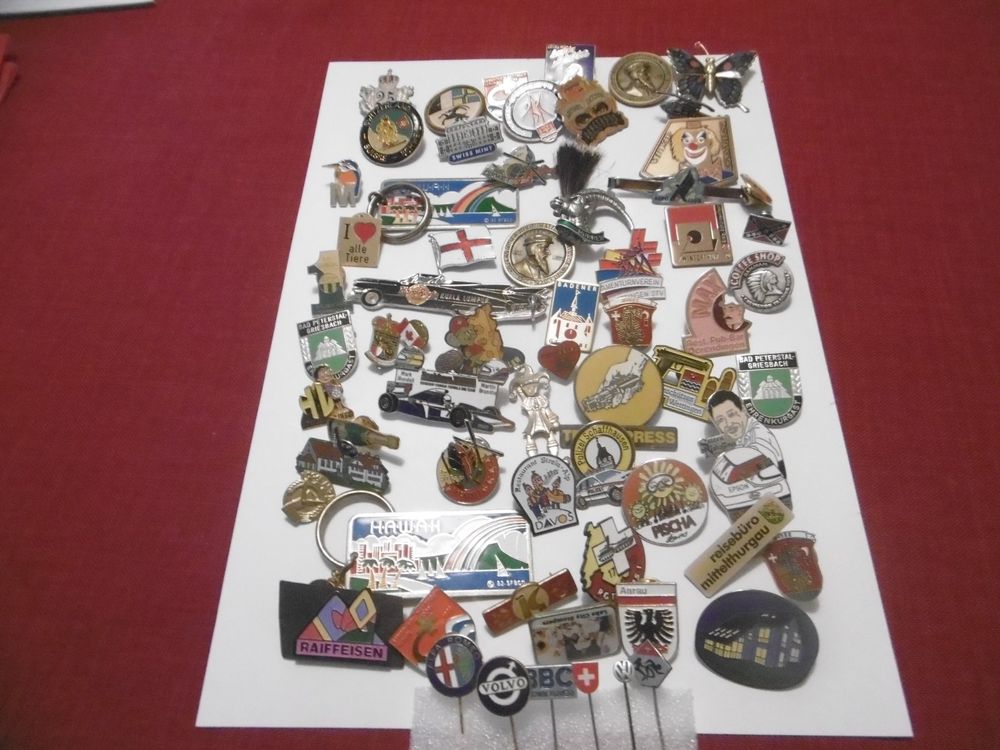 Ueber 60 Pins, Abzeichen und Anstecknadeln (Gebraucht) in Wettingen für ...