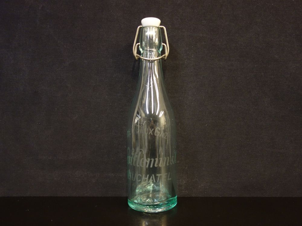 kleine alte Flasche J. VUILLEMIN & CIE NEUCHÂTEL EAUX GAZEUS (Gebraucht ...