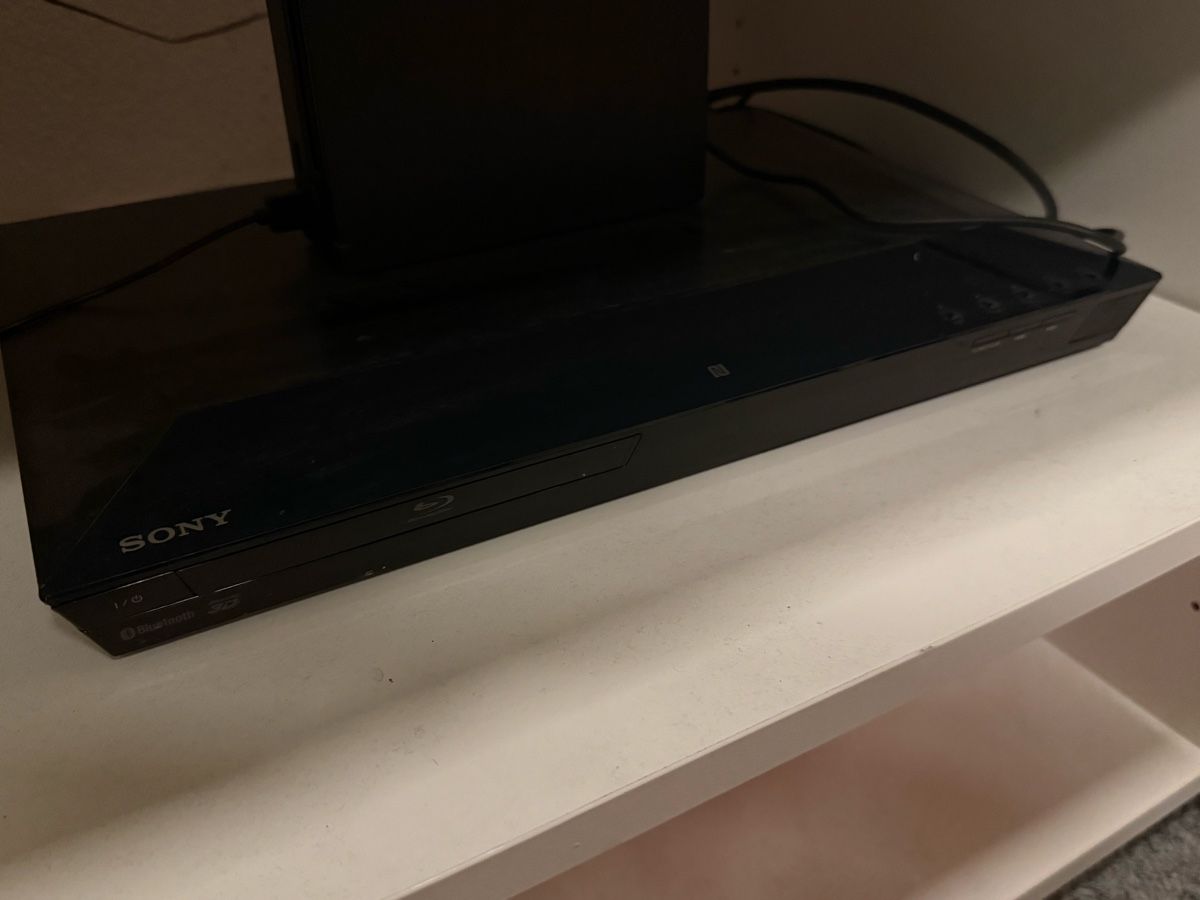 Sony Surround System Blu-Ray Player und Lautsprecher (Gebraucht) in ...