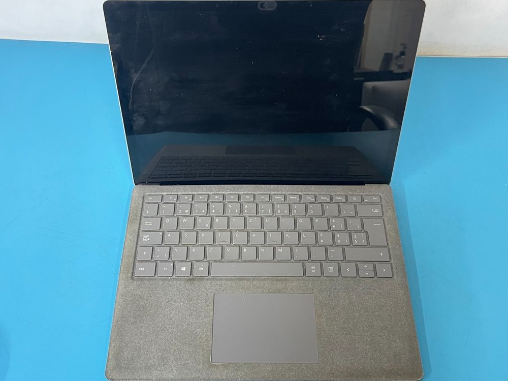 Microsoft Surface 1 Laptop Modell 1769 Bildschirm ist i.O (Defekt) in Zürich für CHF 21 – mit ...