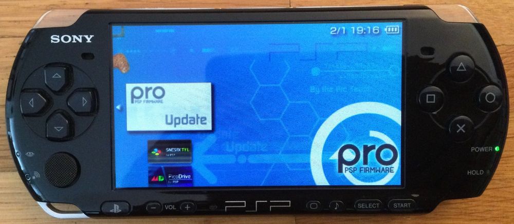 Sony PSP Model 3004, 16Gb, Schwarz, Ladekabel und 4 Spiele (Gebraucht ...