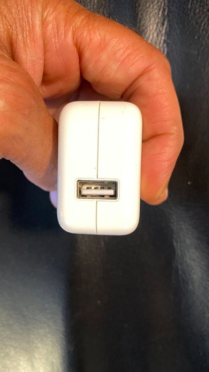 Apple iPad 10 Watt 2.1A USB Ladegerät (Original) mit Kabel | Kaufen auf Ricardo