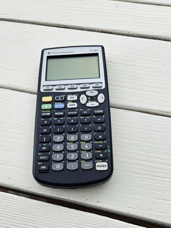 Texas Instruments TI-89 (Gebraucht) in Untervaz für CHF 22 – mit ...