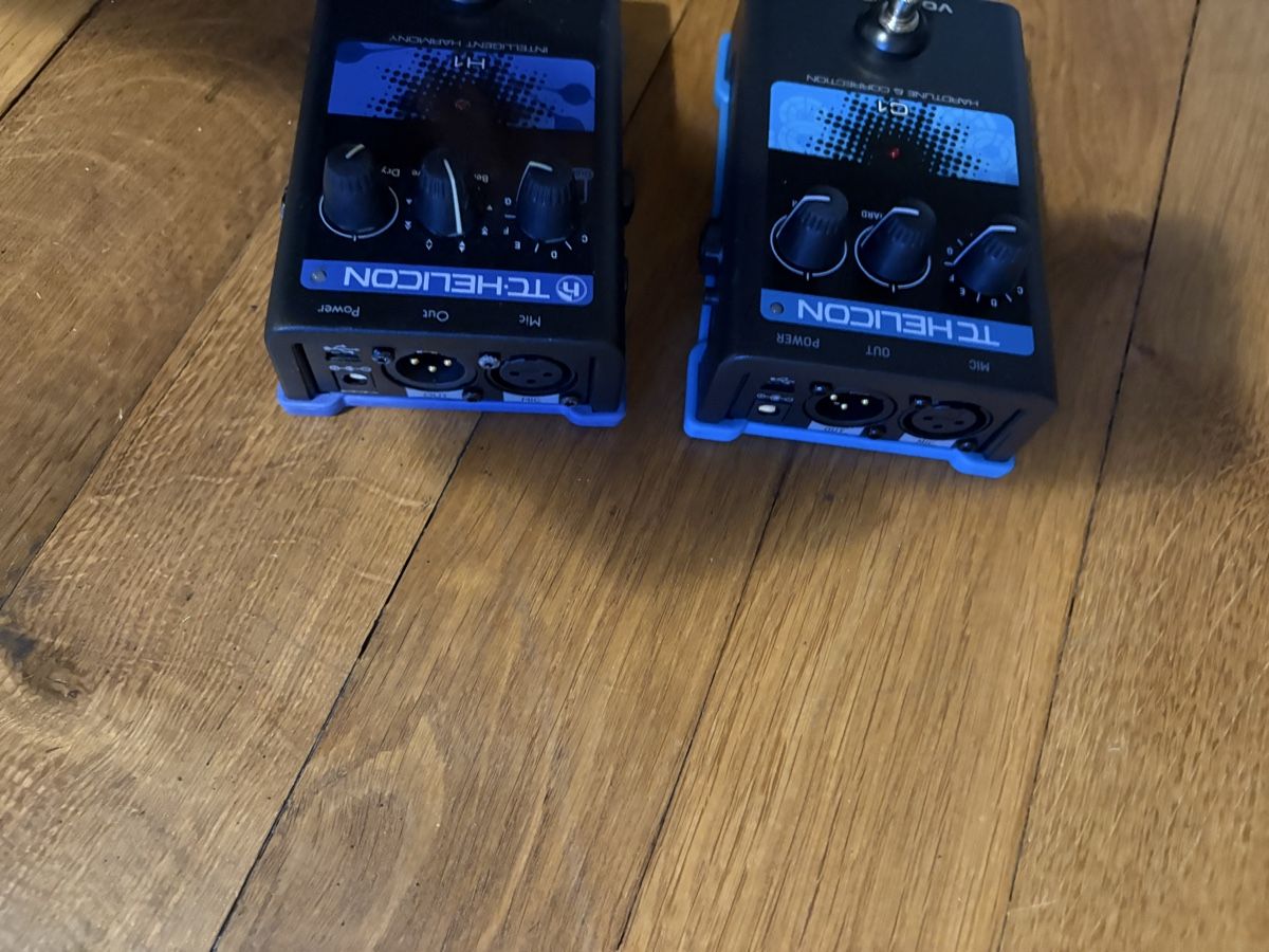 TC Helicon Voicetone C1 & H1 Vocal Effects Pedals Set (Gebraucht) in ...