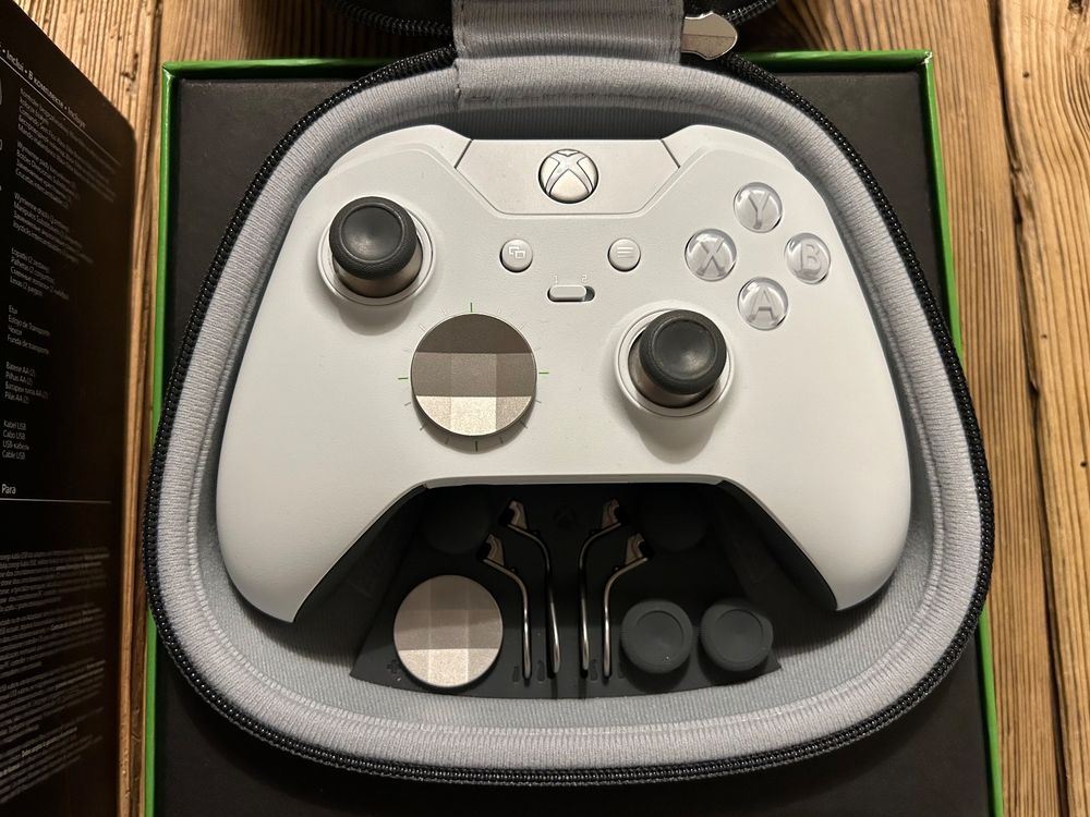 XBOX Elite Controller weiss (Gebraucht) in Lyss für CHF 63 – mit ...