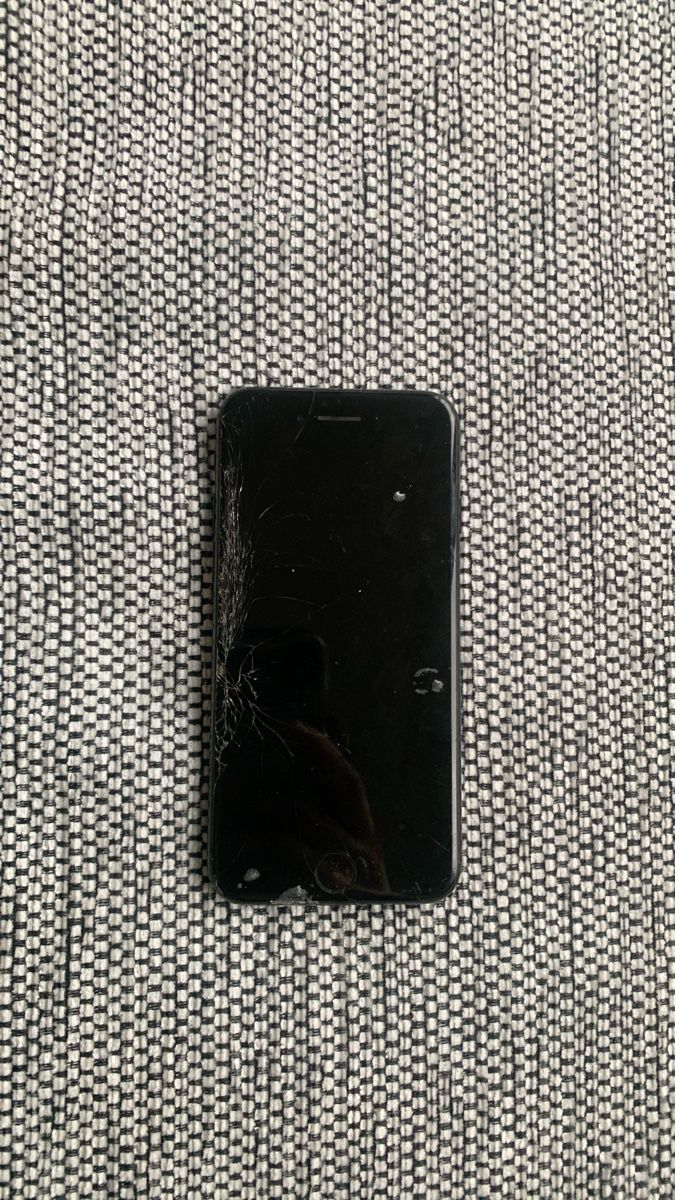 iPhone 7, 256 GB - Gebraucht mit Sprung in Display (Gebraucht) in Basel ...