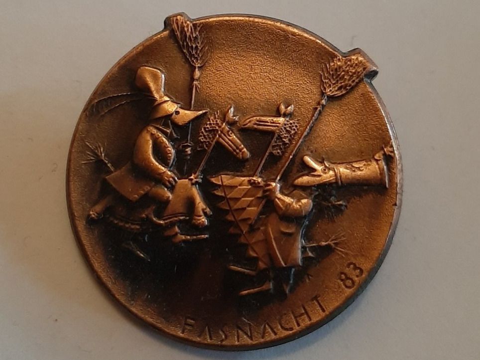 1983 (K-A) drey Daag uff em .. - Basler Fasnachtsplakette (Gebraucht) in Waltenschwil für CHF 3 ...