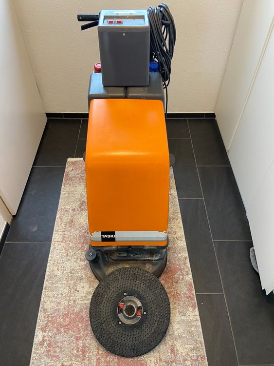 TASKI Combimat 500 E Scheuersaugmaschine ab 1 Fr! (Gebraucht) in ...