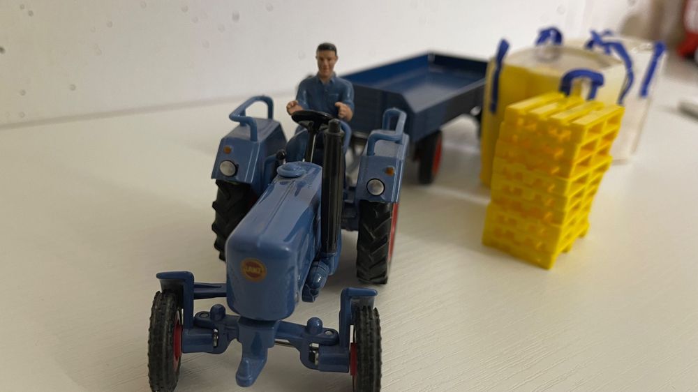 Siku Traktor Lanz Oldtimer 1:32 wie Neu (Gebraucht) in zeihen für CHF ...