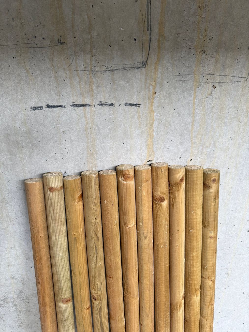 Gebrauchte Holzpfähle, Zaunpfähle 11 Stück (140-142 cm) (Gebraucht) in ...