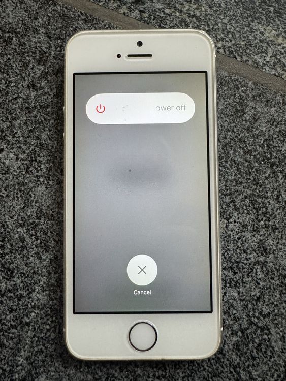 Apple iPhone SE - 64 GB weiss (2020) (Gebraucht) in Turgi für CHF 20 ...