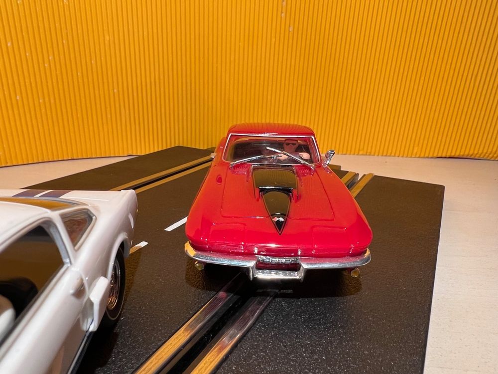 2 Slotcars – Ford Mustang Shelby & Corvette Sting Ray 1:32 (Gebraucht ...