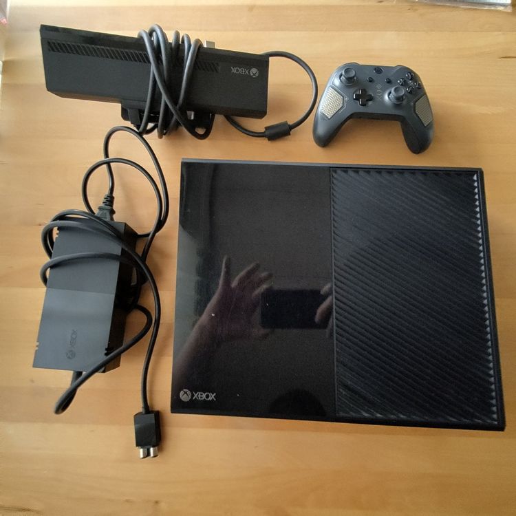 Xbox One mit Kinect und 1 Controller | Kaufen auf Ricardo