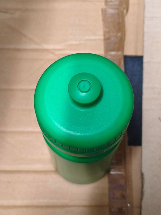 🔥1.- Stk Grüne Trinkflasche, Sport und Freizeit - NP 4.90🔥 (Neu (gemäss ...