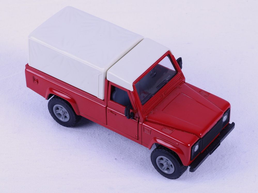 SIKU Land Rover Defender 110 rot ca. 1/32 | Kaufen auf Ricardo