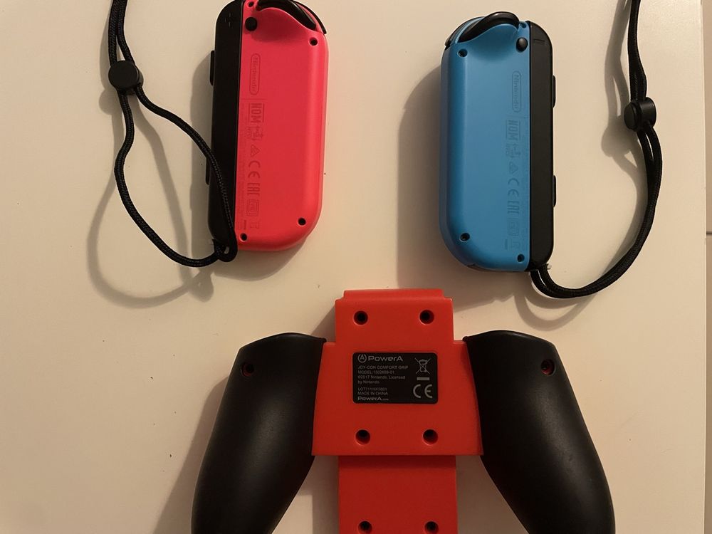 Nintendo Switch Joy-Cons mit Mario Power A Griff Joy Con (Gebraucht) in ...