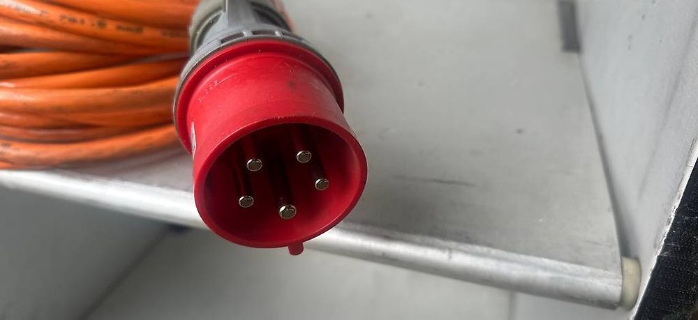 über 10m PurPur Kabel inkl 5 Poliger Stecker (Gebraucht) in Necker für ...