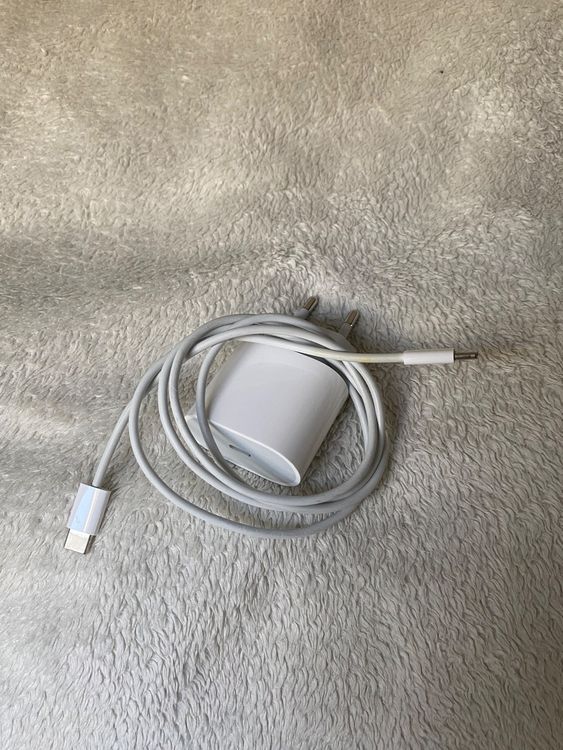 Apple USB-C Power Adapter mit USB-C Kabel (Neu (gemäss Beschreibung)) in Hausen AG für CHF 21 ...