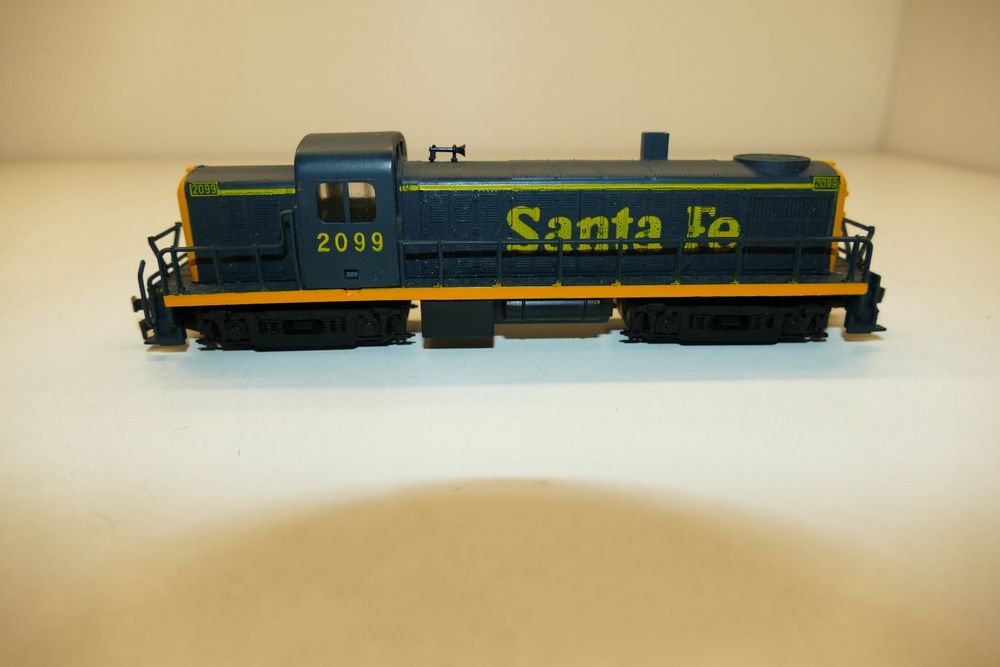 Spur H0: US Diesellok Dummy Santa Fe #2099 (Gebraucht) in Niederhasli ...
