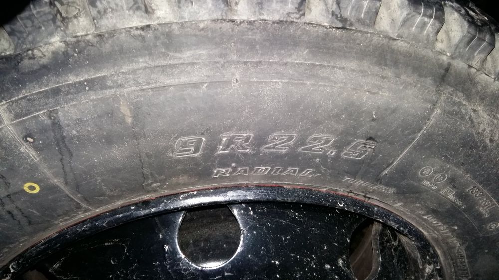 4 LKW-Kompletträder mit 9 R 22.5 Reifen und 8-Loch Felgen (Gebraucht) in Bütschwil für CHF 50 ...