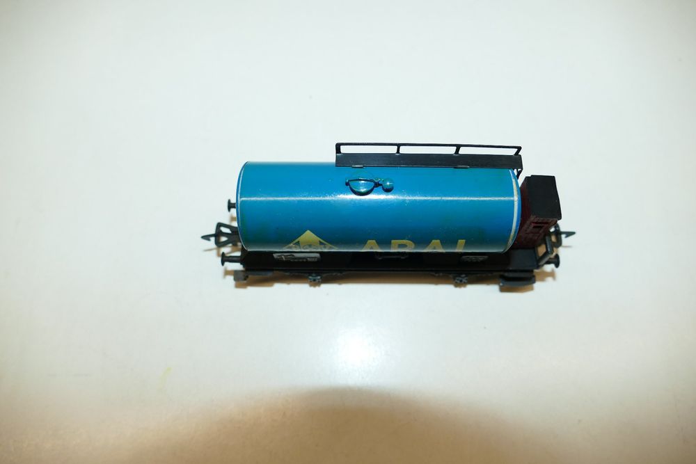 Fleischmann H0: Kesselwagen mit Bremserhaus Aral | Kaufen auf Ricardo Fleischmann H0: Kesselwagen mit Bremserhaus Aral | Kaufen auf Ricardo