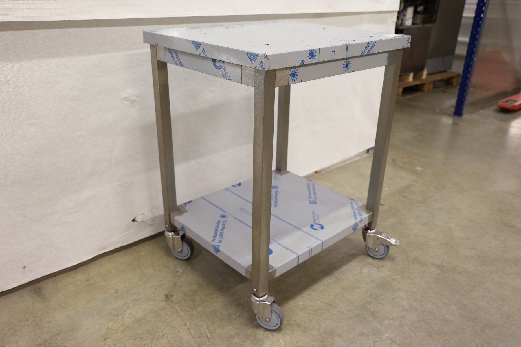 Rollwagen/Beistelltisch aus Chromstahl Liquidation Rollen (Neu und ...