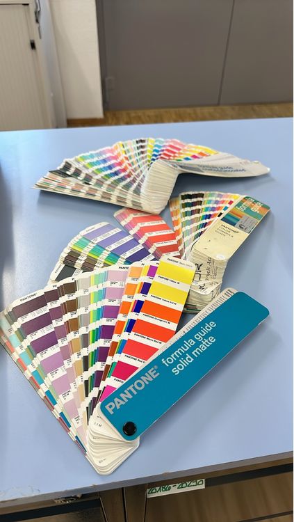 Pantone Farbfächer Set - Solid, Basic, Pastels - Top Zustand (Gebraucht ...