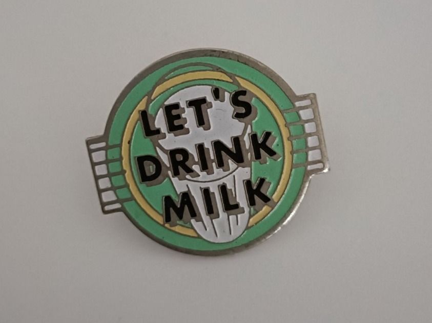 Pin Let's Drink Milk | Kaufen auf Ricardo