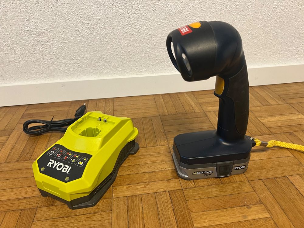 Ryobi ONE+ Akku RB1820C mit Ladegerät + Lampe (Neu (gemäss Beschreibung ...