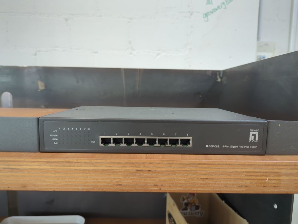 8 Port Gigabit PoE Plus Switch (Gebraucht) in für CHF 4 – mit Lieferung ...