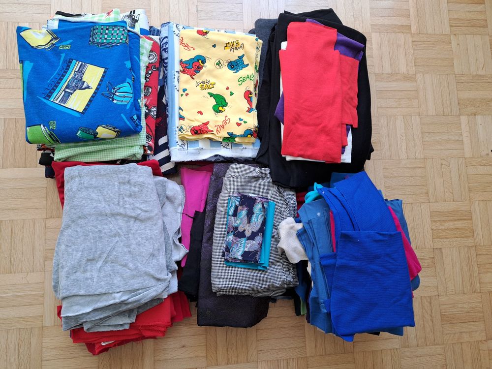grosses Paket mit verschiedenen Stoffen | Kaufen auf Ricardo