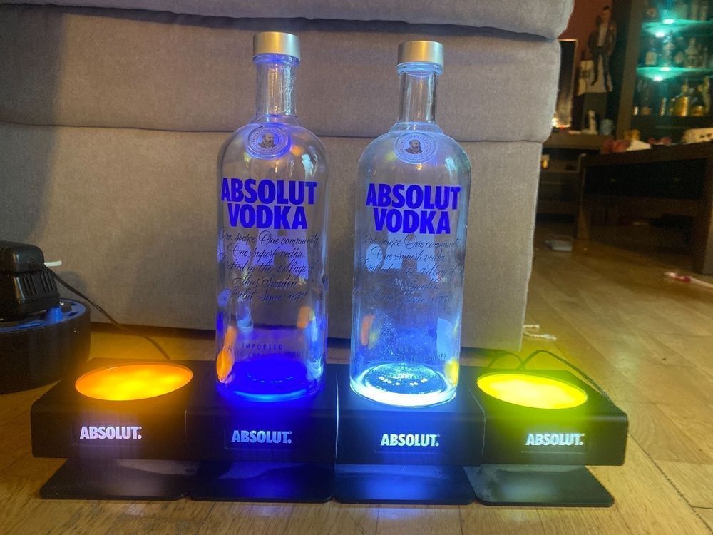 Absolut Vodka Flaschen Display (Gebraucht) in Burg AG für CHF 65 – mit ...