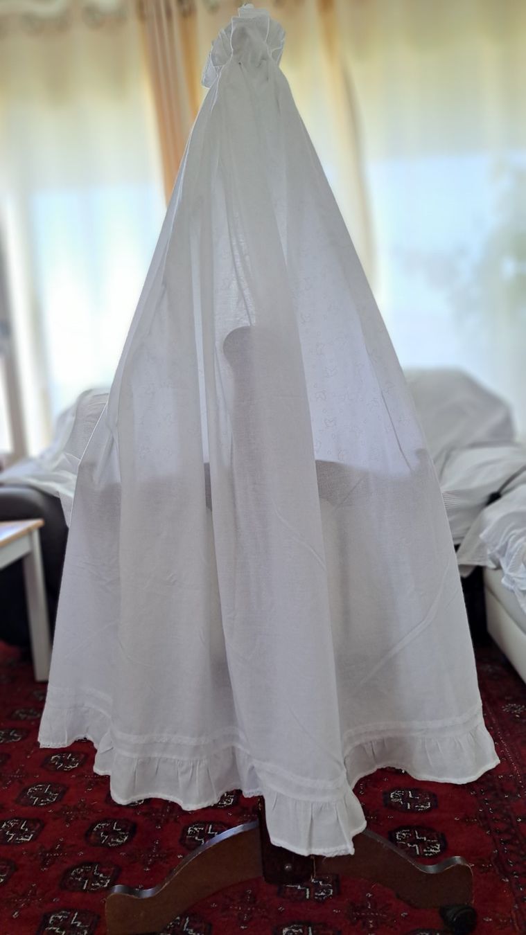 berceau vintage en bois à roulettes qui se balance (lit bébé (D ...