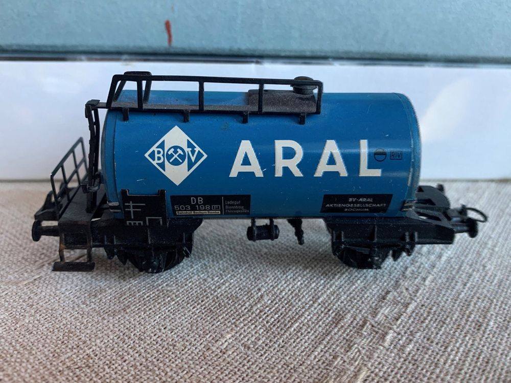 4 Aral Tankwagen Trix H0 (Gebraucht) in Volketswil für CHF 59 – mit Lieferung auf Ricardo kaufen