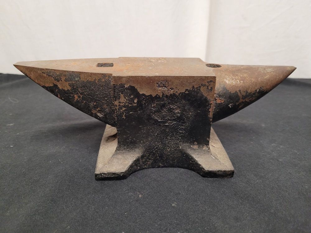 Alter kleiner Amboss (Gebraucht) in Wolfertswil für CHF 260 – mit ...