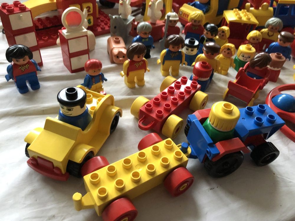 Grosse LEGO Duplo Sammlung mit Eisenbahn und Schienen (Gebraucht) in ...