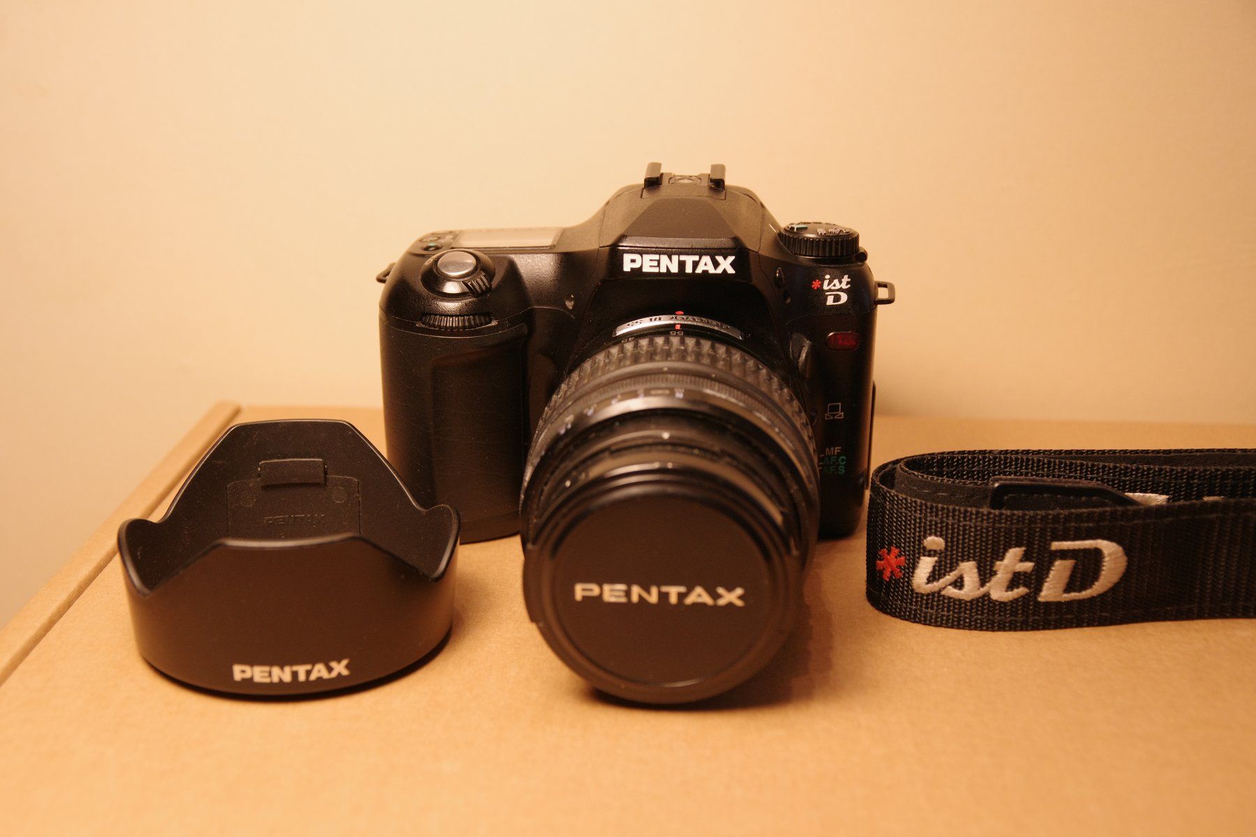 DSLR Pentax *ist-D, die erste Digital-SLR mit K-Bajonett (Gebraucht) in ...