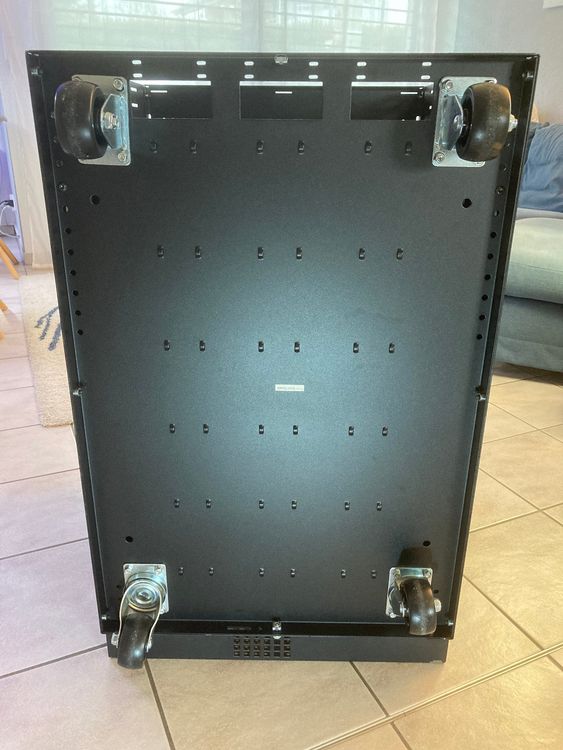 19 Zoll Rack auf Rollen | Kaufen auf Ricardo